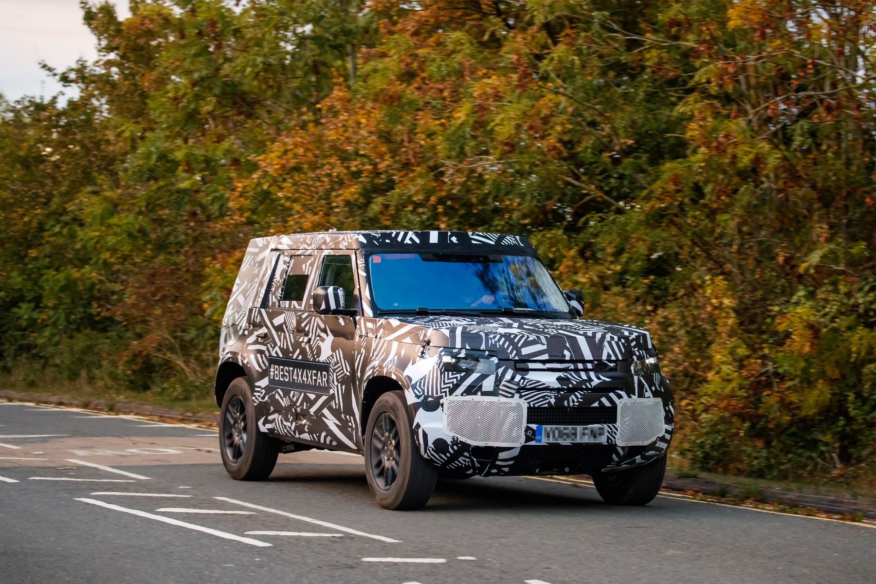 New 2020 Land Rover Defender spied in testing