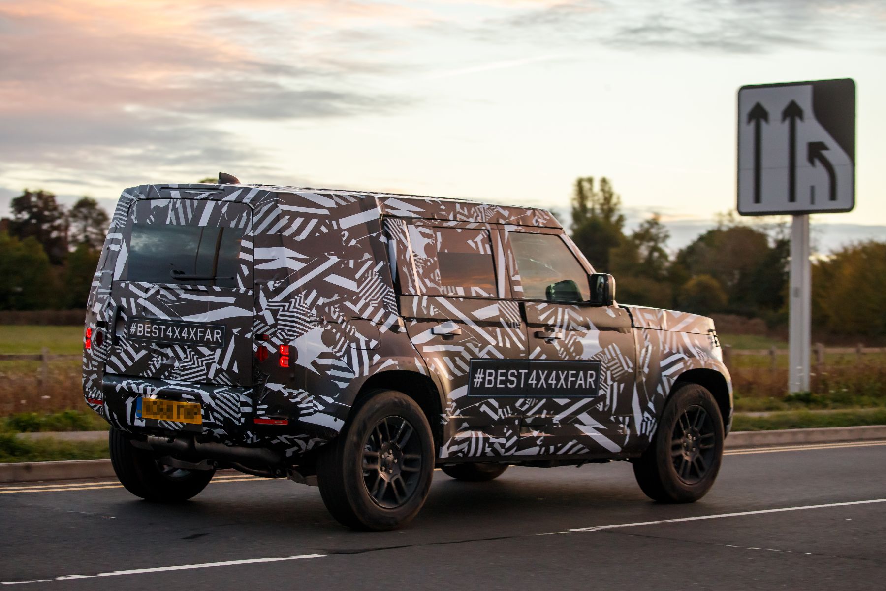 New 2020 Land Rover Defender spied in testing