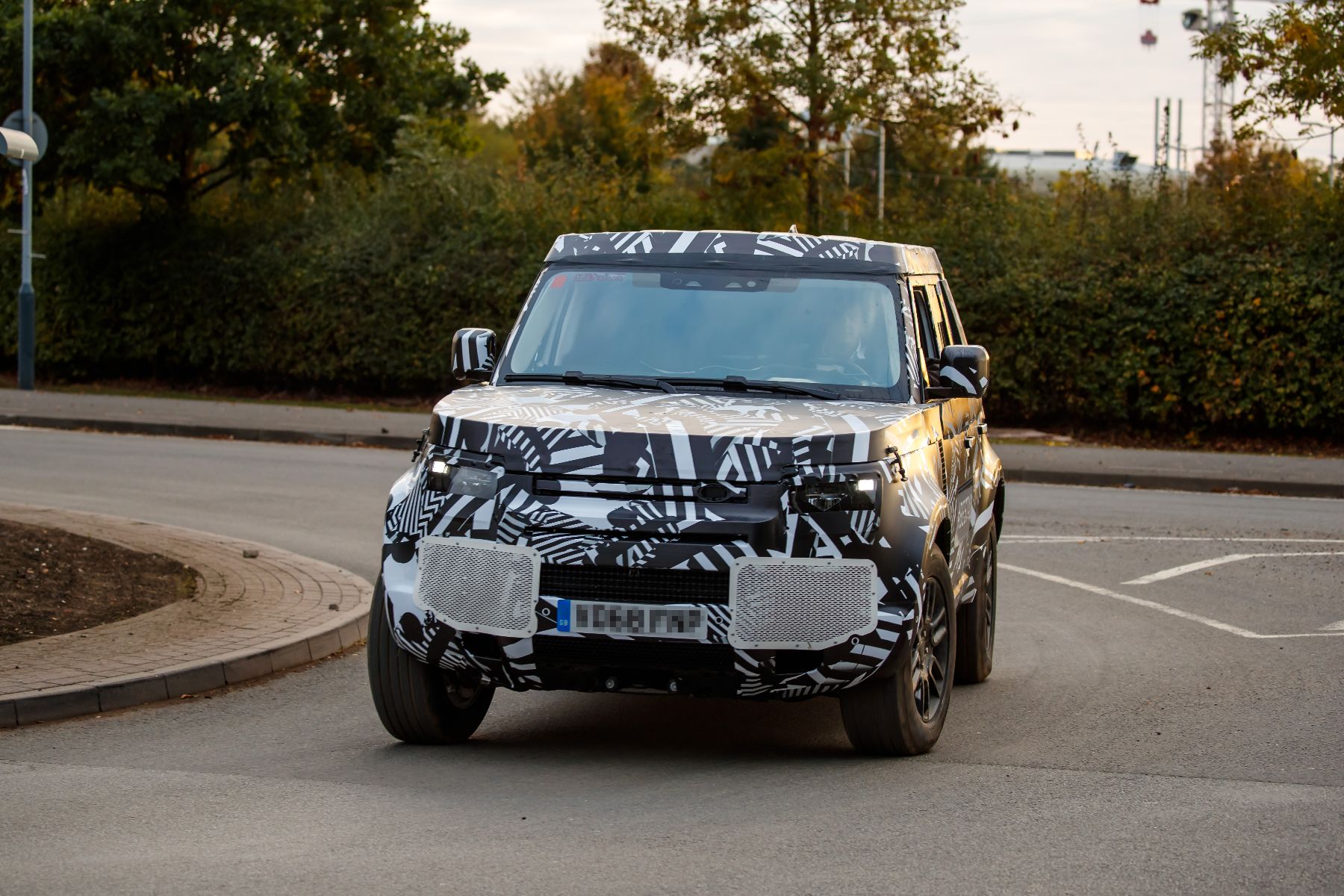 New 2020 Land Rover Defender spied in testing