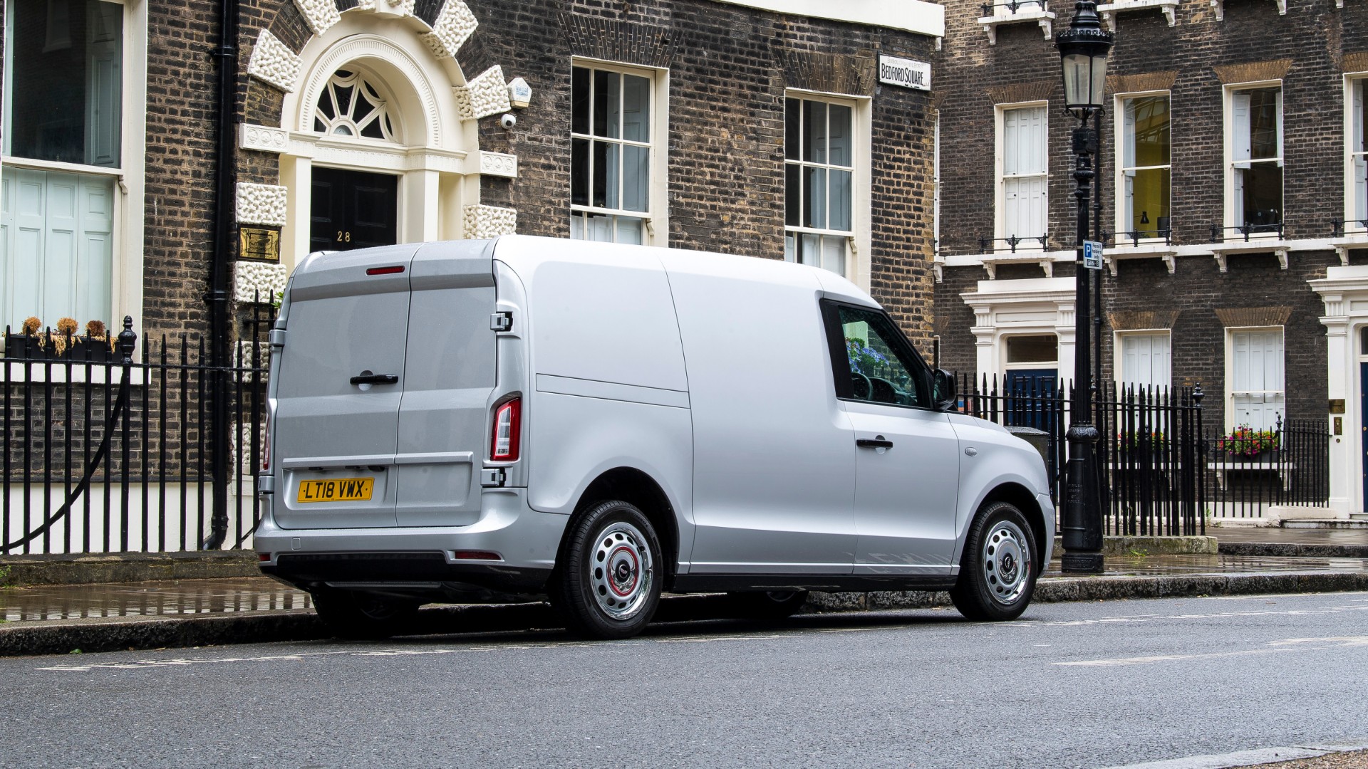 Taxi! New eco-friendly van is based on London cab