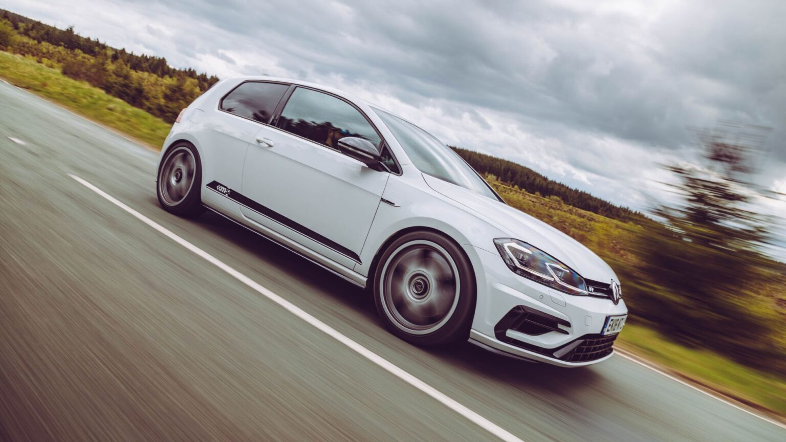 Volkswagen Golf R M52 review: a scorching hot hatch