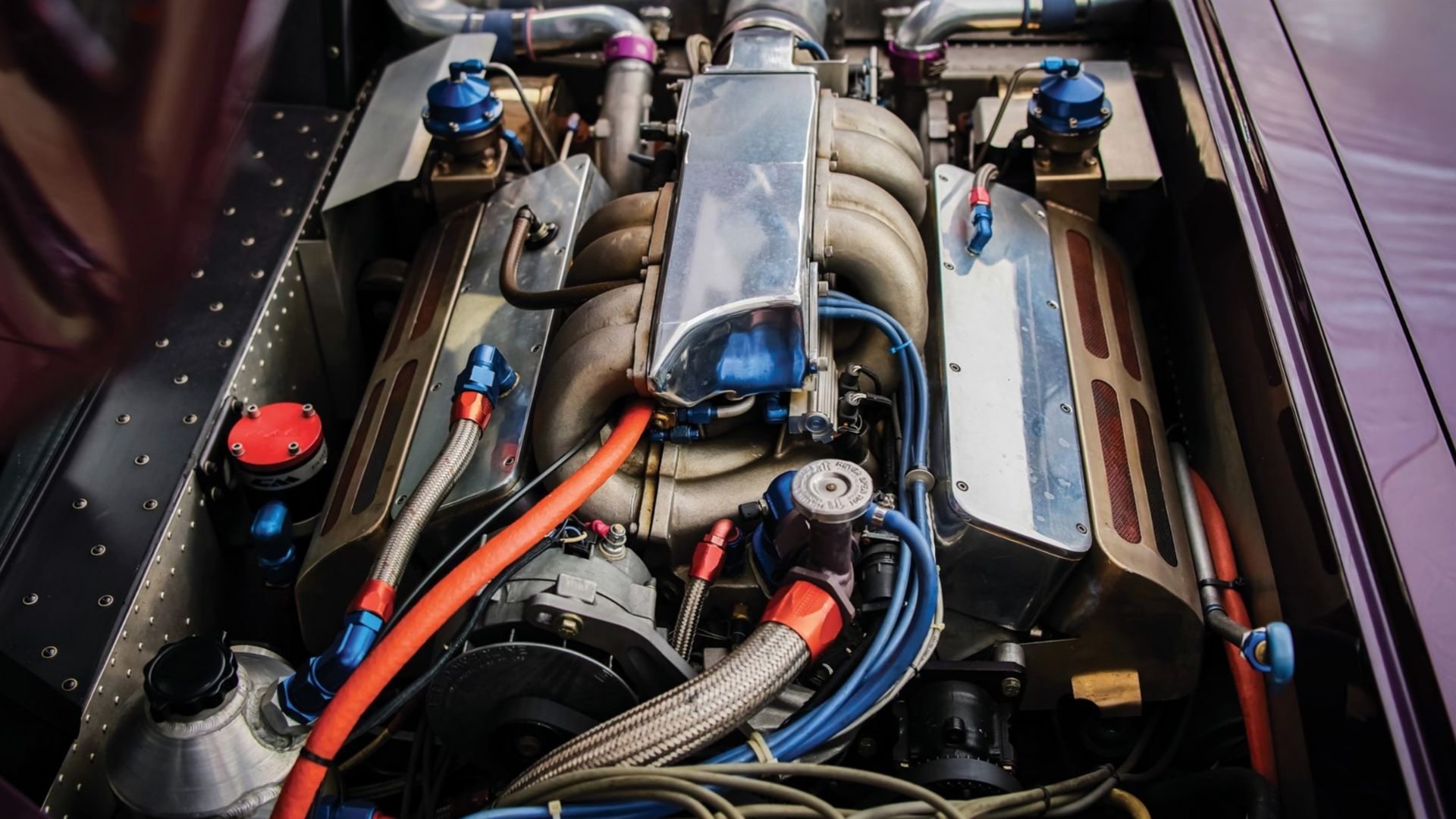 Vector W8 Twin Turbo: you could own America’s craziest supercar