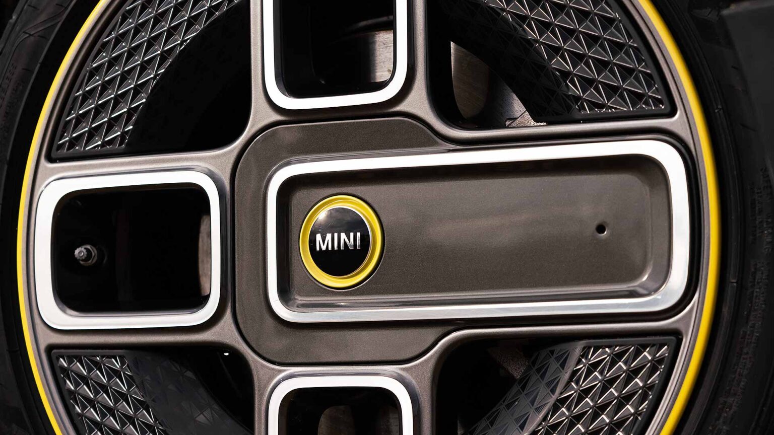 Mini Electric (2020) review - Motoring Research