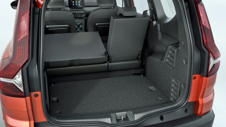 New Dacia Jogger: budget seven-seater revealed in full