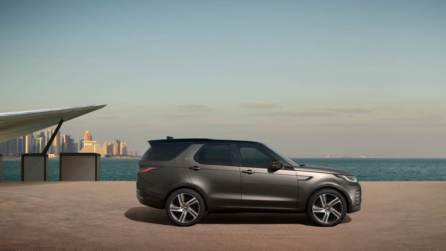 Land Rover goes to town with Discovery Metropolitan Edition