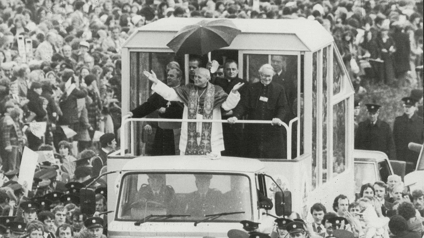 Popemobiles: the many official cars of the Pope - Motoring Research
