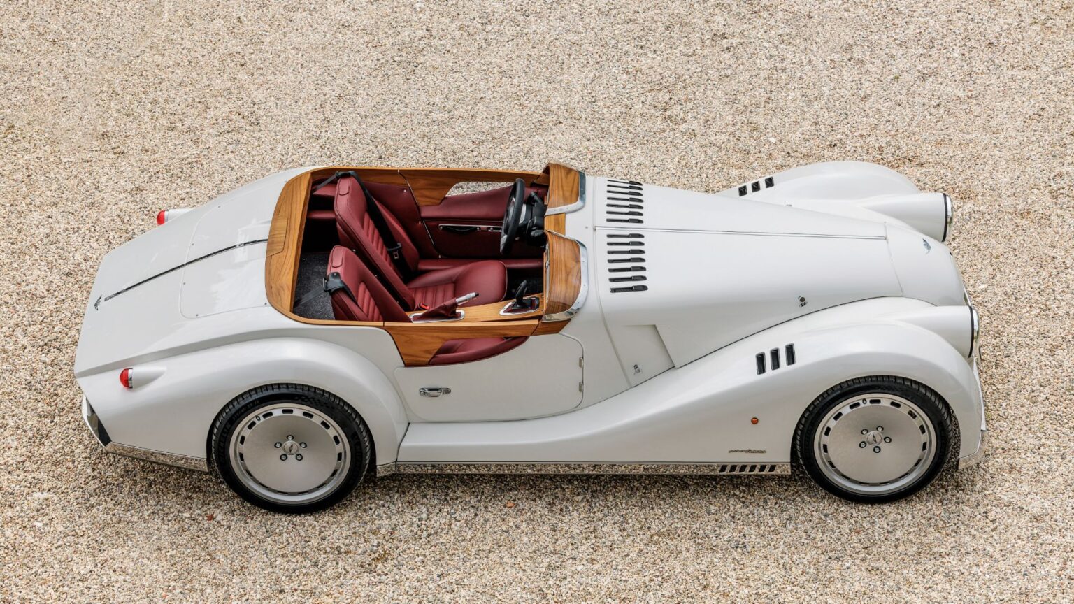 New Morgan Midsummer is a coachbuilt project with Pininfarina
