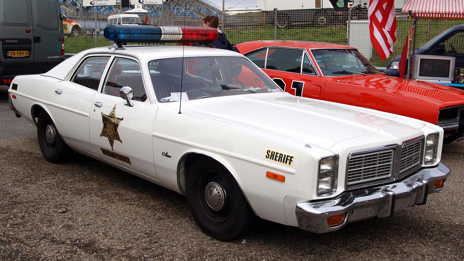 16 Vintage Cop Cars: Chrysler vs GM - Motoring Research