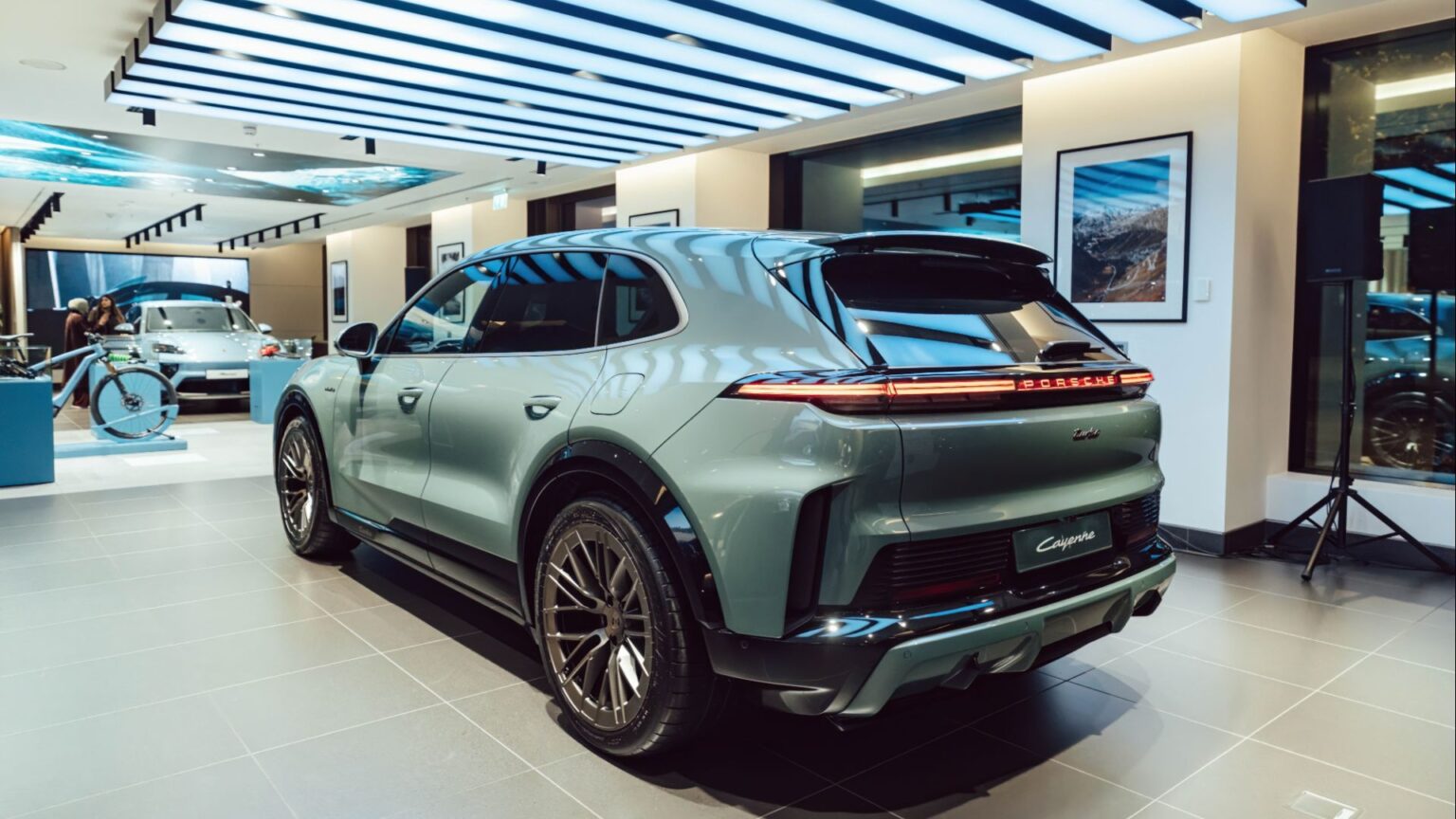 First look: new Porsche Cayenne Electric makes London debut
